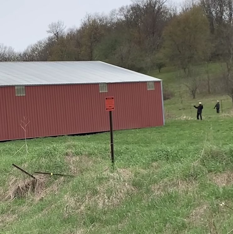 Hundreds of Amish men use their bare hands to lift barn and bring it to ...
