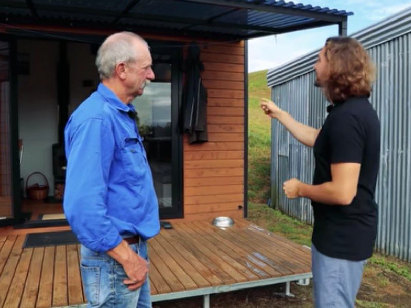 Man’s custom built off-the-grid tiny house puts genius design on full ...