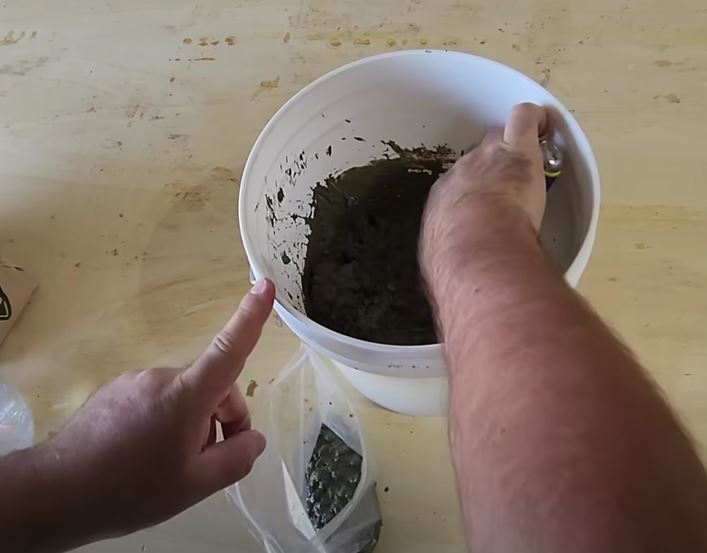 Guy lays baggies of concrete in his yard for gorgeous DIY garden feature