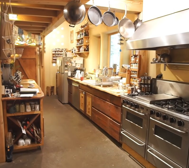 Man hand-builds custom home from completely natural materials