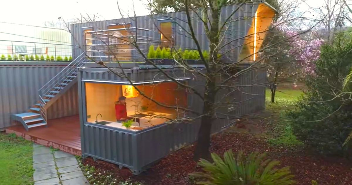 Man stacks three shipping containers without welding to create ...