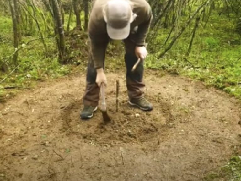 Man uses mud and brush to build “Yoda hut” in the forest and gets ...