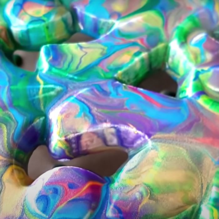 Artist pours acrylic paint over wooden mandala on canvas and gains 16M ...