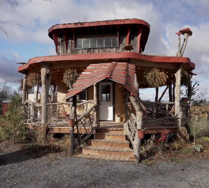 Couple lives off the grid in self-built home and opens up about their ...