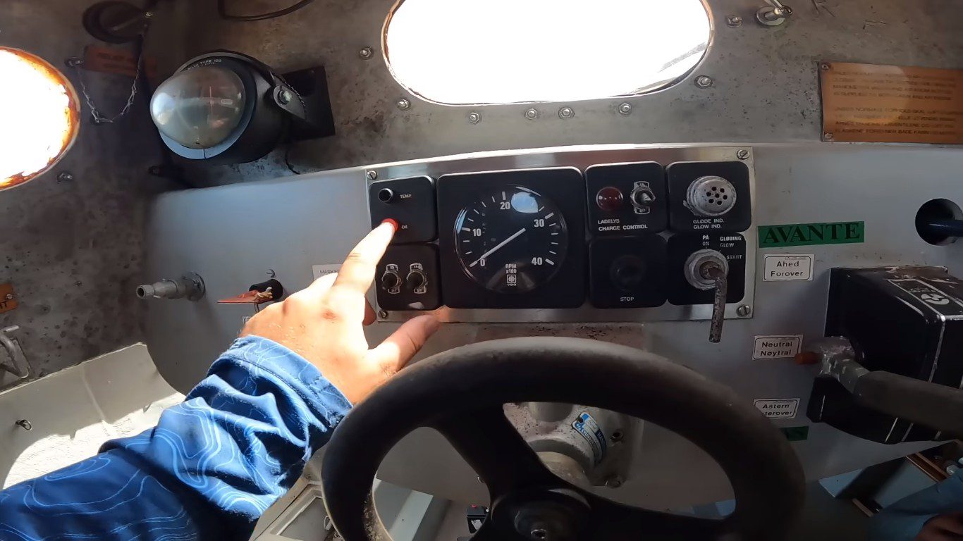 Guy shows off inside of 64 person enclosed lifeboat he purchased that ...