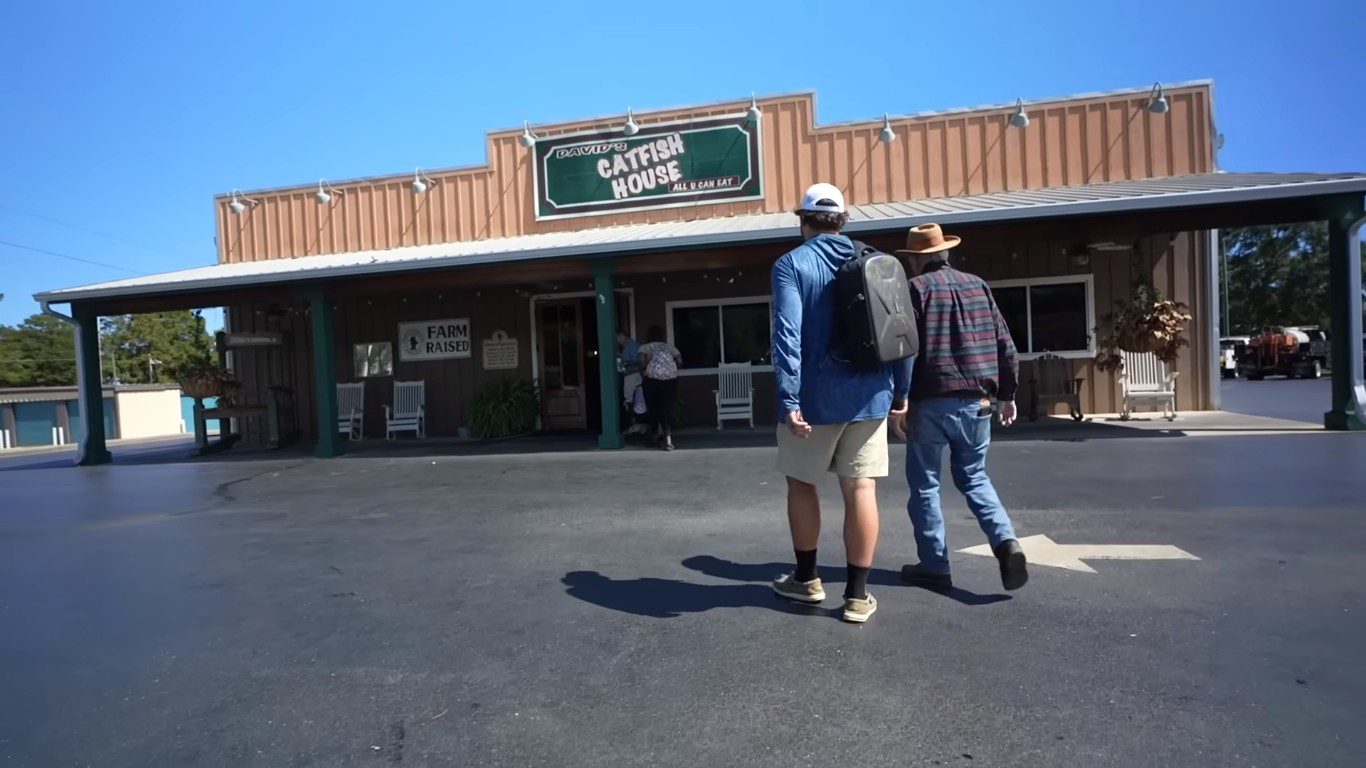Guy shows off inside of 64 person enclosed lifeboat he purchased that ...