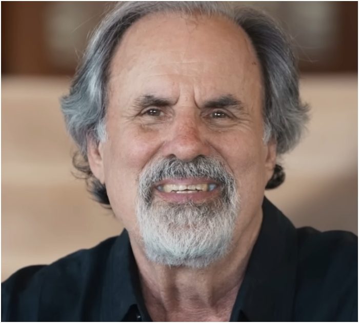 Architect gives tour of his “retro home” in the tree tops and it’s ...