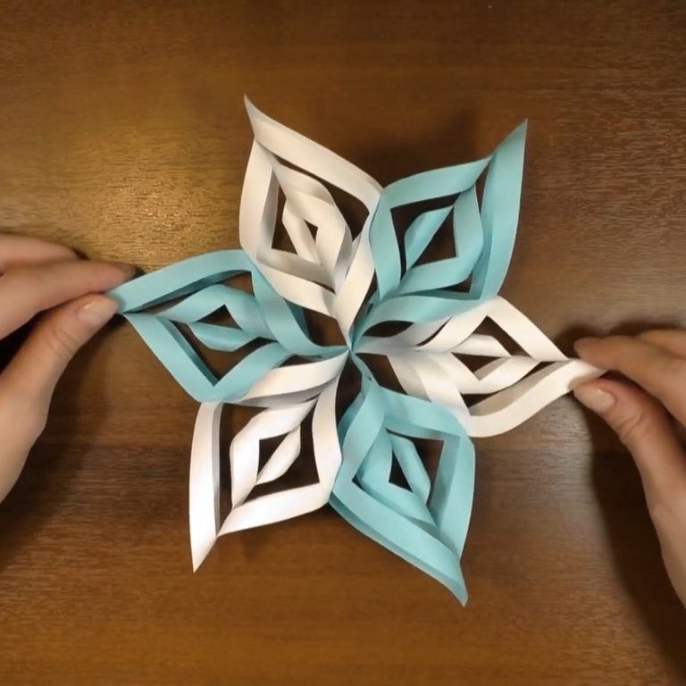 Origami artist shows 4 easy ways to make 3D paper snowflakes and gets ...