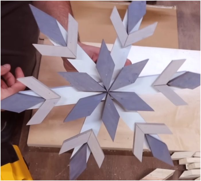 Craftsman shows how to easily make 3 large wooden snowflakes for less ...