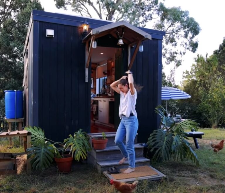 Woman with zero experience builds her own tiny home from ground up & shares how she’s self ...