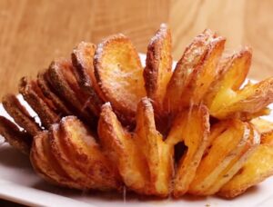 Chef shares ‘mouthwatering’ recipe for cheesy tornado potatoes