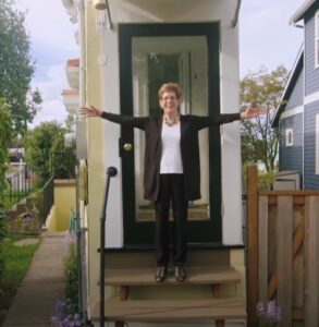 Realtor gives tour of tiny house that’s shaped like ‘wedge of cheese’