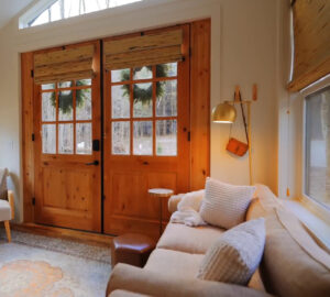 Tiny house cabin is 450 sq ft and when you step inside the interior ...