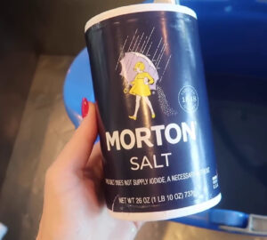 Woman shares simple tip for cleaning broom and earns 1.9M views