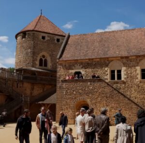 Friends build real “medieval” castle in forest using simple tools of ...