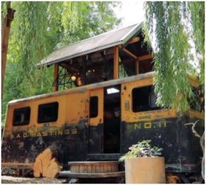 Couple buys old WW2 railway train car and converts it into incredible ...