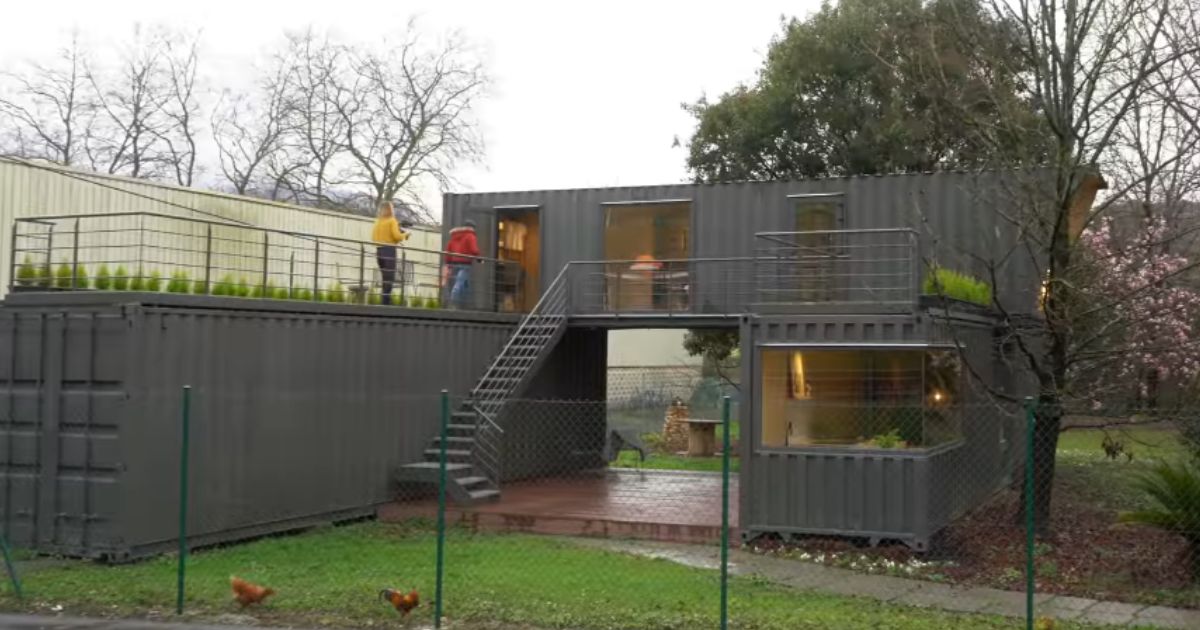 Couple shows off “bridged” house created out of storage containers ...