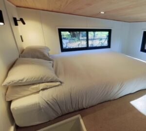Single dad gives tour of lovely ‘spacious’ tiny house built with his ...