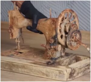 Man completely restores rusty 1913 Singer sewing machine