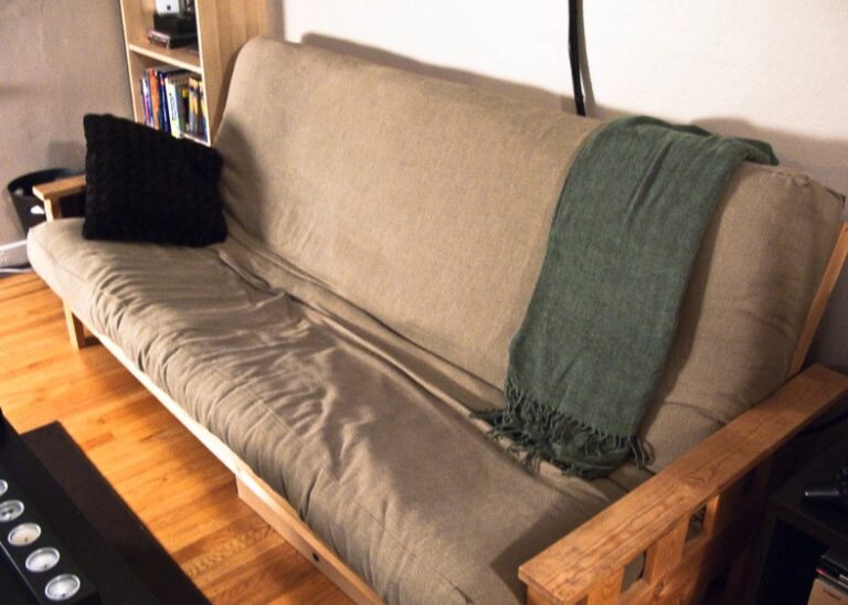 30 Tacky Decor Items That Will Instantly Downgrade Any Home