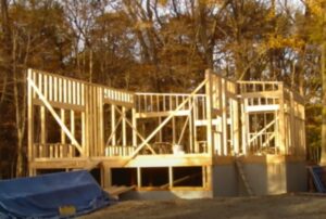 Man buys "crappiest" house he's ever seen, 7 yrs later his neighbors ...