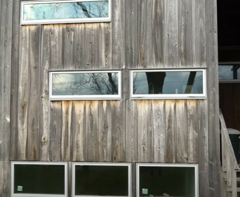 Man buys "crappiest" house he's ever seen, 7 yrs later his neighbors ...