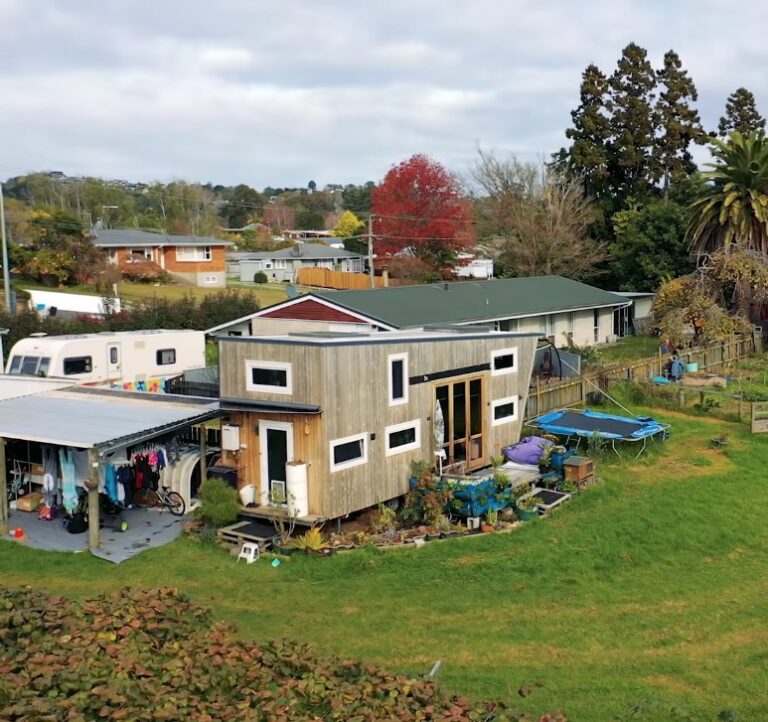 Former Hong-Kong architect gives tour of her own remarkable tiny home