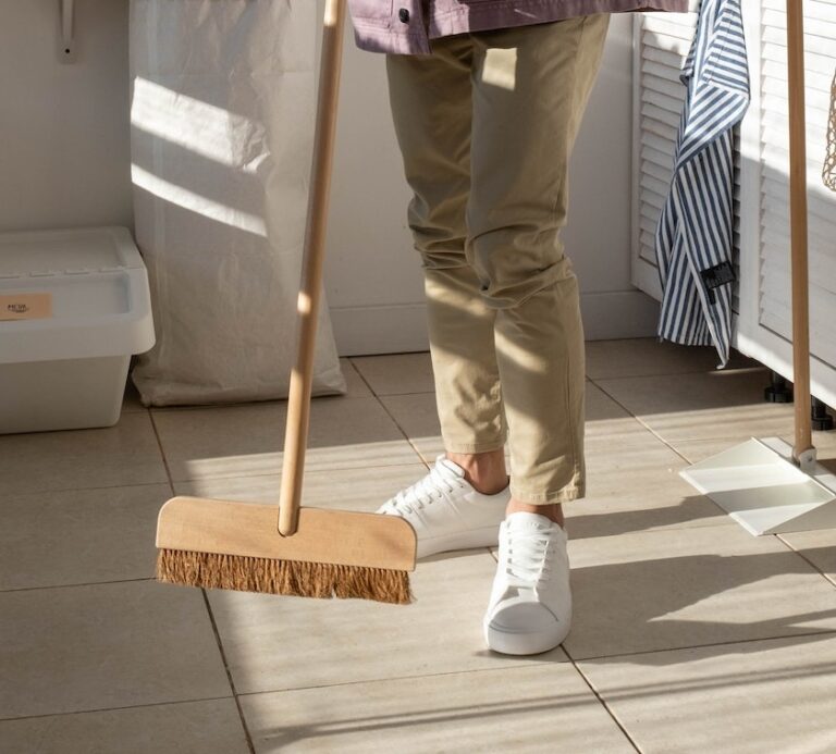 Put plastic bag over broom bristles for ‘time-saving’ hack that makes ...