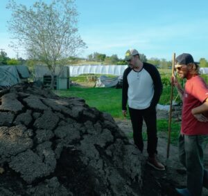 “One-man farmer” shows how he pulls in 6 figures by farming 35 hours a ...