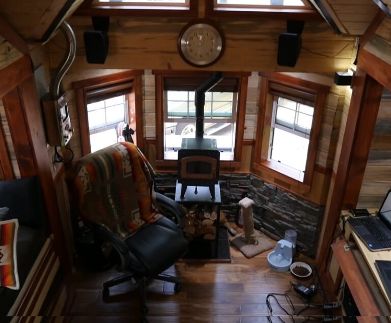 Engineer didn’t want to pay a mortgage so he designs an expanding tiny ...