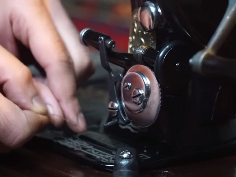 Man earns 11M views with incredible restoration of 1894 Swinger sewing ...