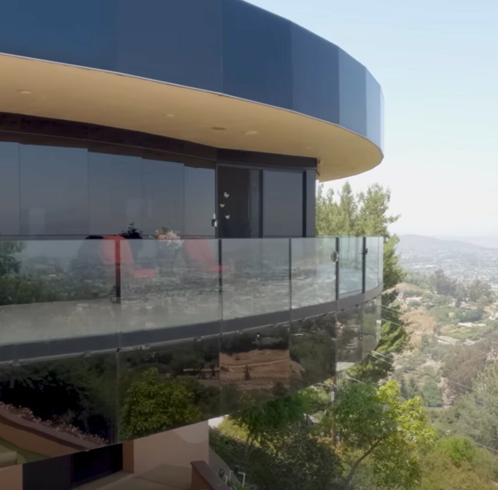 Inventor husband designs rotating house after hearing wife say she ...