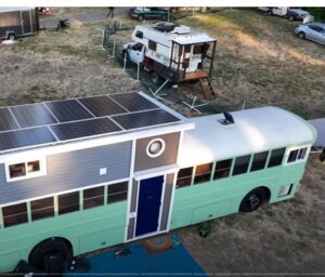 Family of 7 who outgrew 40-ft school bus build beautiful ‘tiny home’ on ...
