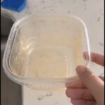 Mom’s no fuss paper towel “trick” removes stubborn greasy orange stains from tupperware