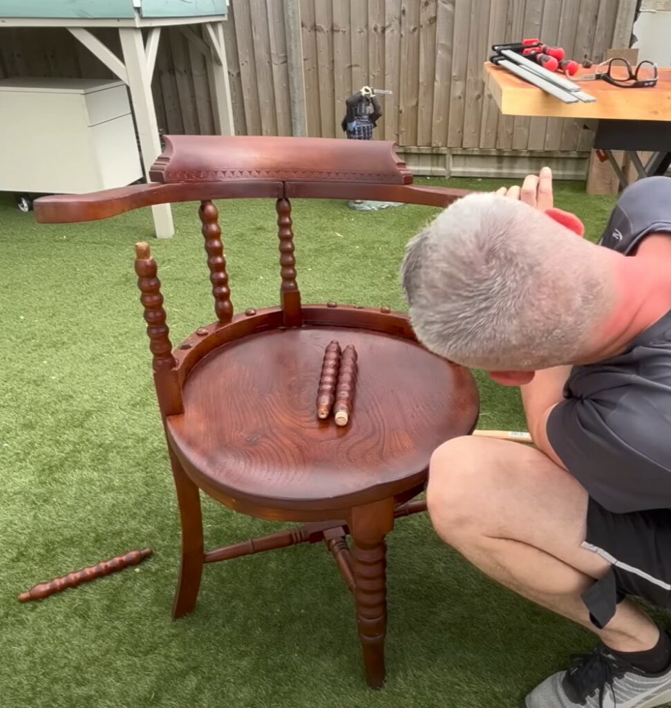 Man brings home 200-year-old “worm-eaten” chair to restore it piece by ...