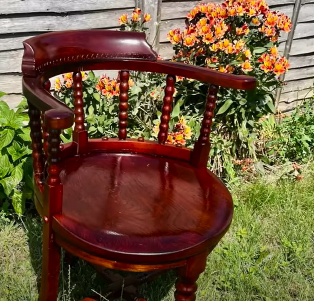 Man brings home 200-year-old “worm-eaten” chair to restore it piece by ...