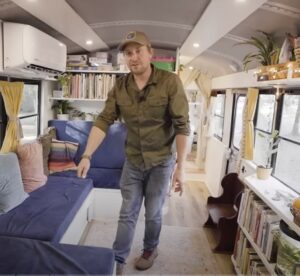 Family of six convert 40-foot school bus into beautiful home and give ...
