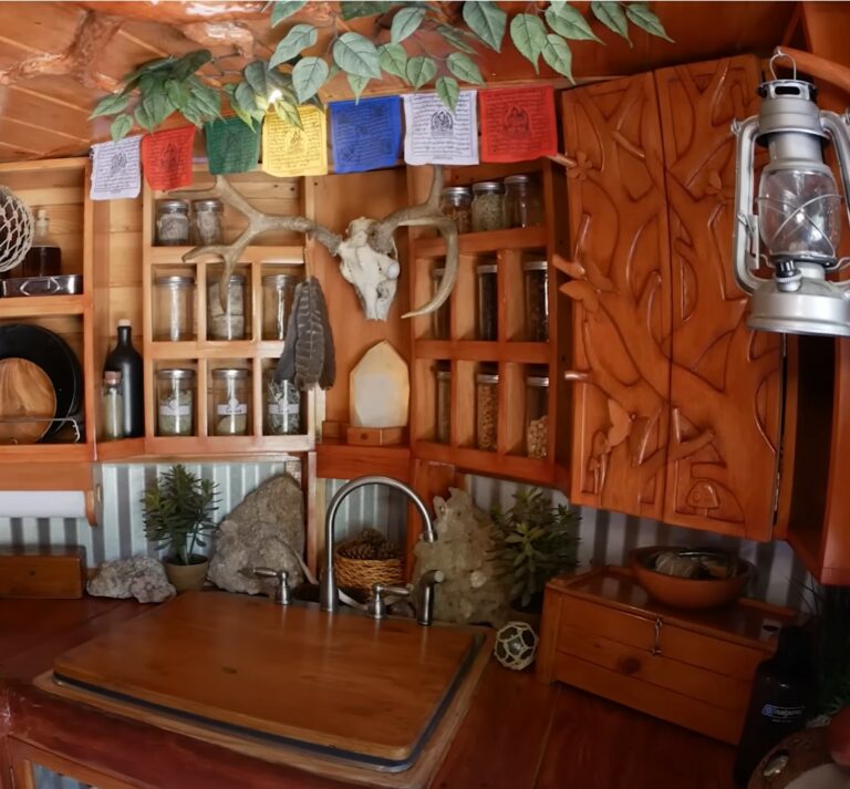 Man uses a cargo trailer to build his “stealth” tiny home and every ...