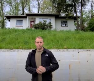 Couple buys ‘rundown’ house for $7,000 and give full tour of the property