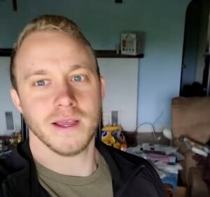 Couple buys ‘rundown’ house for $7,000 and give full tour of the property