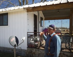 Family converts old ‘falling-down’ shed into beautiful tiny home for ...