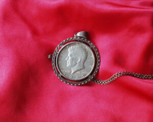 30+ Vintage Items From the 60s Now Worth a Fortune