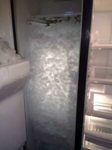 35 pics of the most hilariously unexpected things found in fridges
