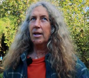 Woman gives tour of ultra-tiny “earthen” home she’s lived in for 2 decades