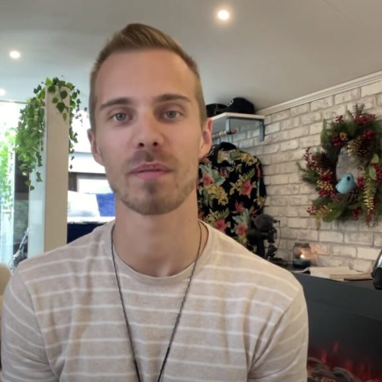 After a failed business 28-yr-old buys an old bluebird bus and converts ...