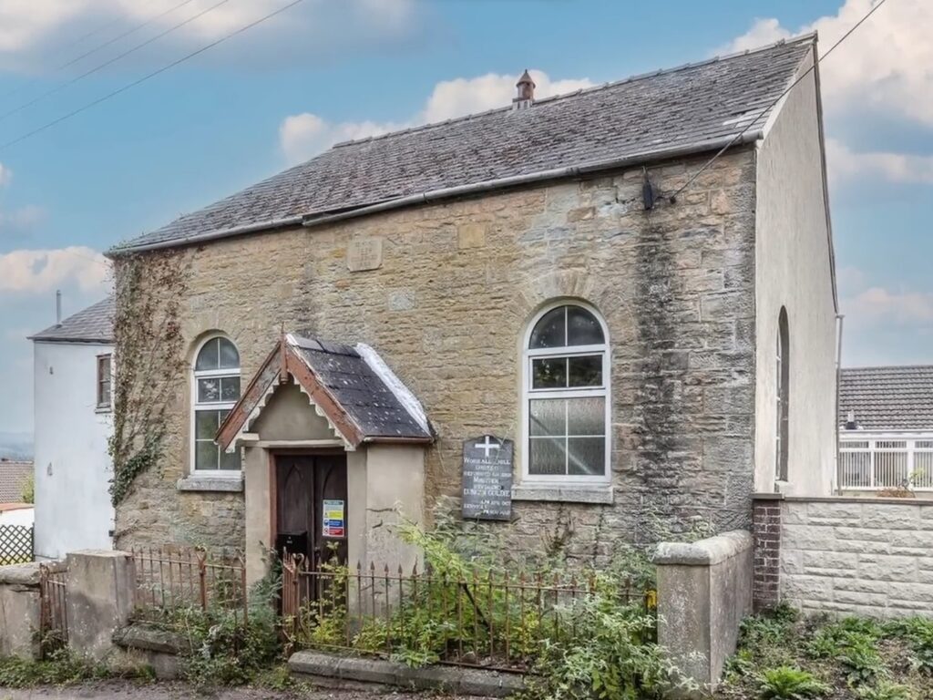 Woman turns run-down old chapel into spectacular 3-bedroom home