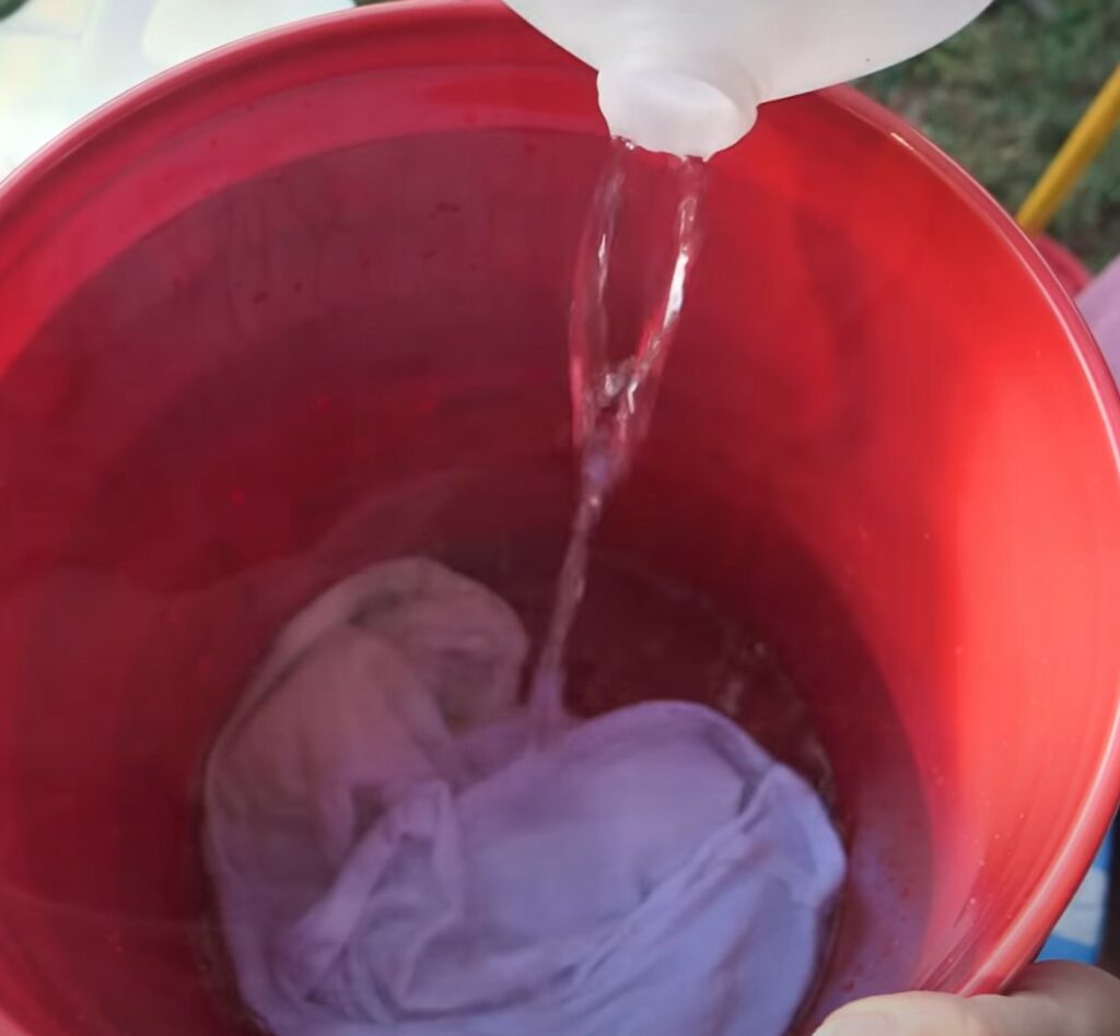 Woman shows how to wash clothes “by hand” the easy way with 2 buckets ...