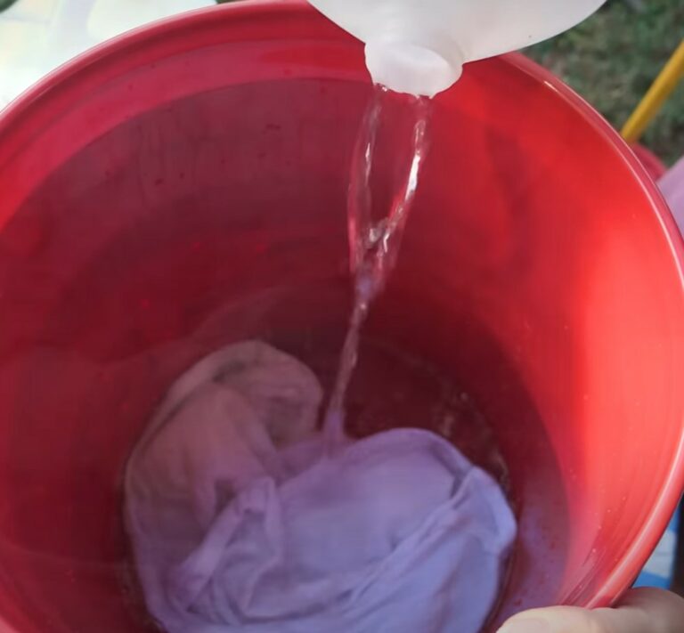 Woman shows how to wash clothes “by hand” the easy way with 2 buckets ...