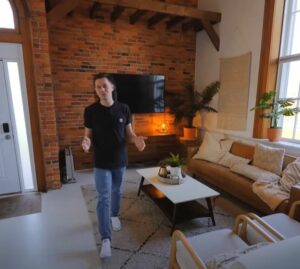 150-yr-old schoolhouse is turned into cozy home that leaves you in awe ...