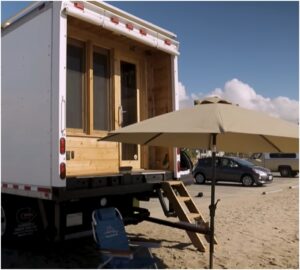 Man rolls opens his box truck and reveals incredible ‘beach house ...